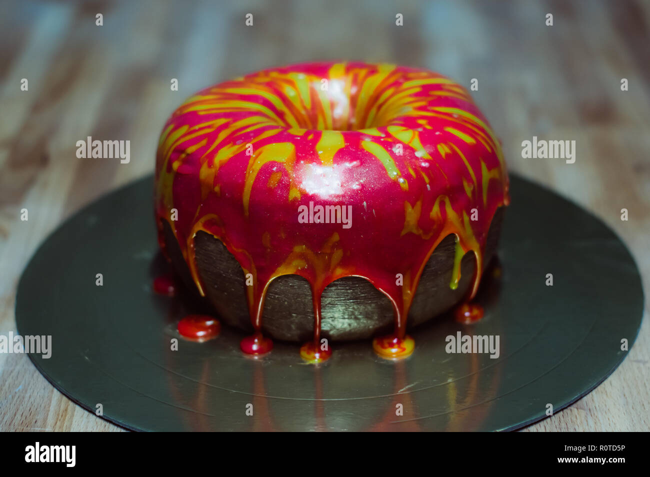 Red fondant hi-res stock photography and images - Alamy