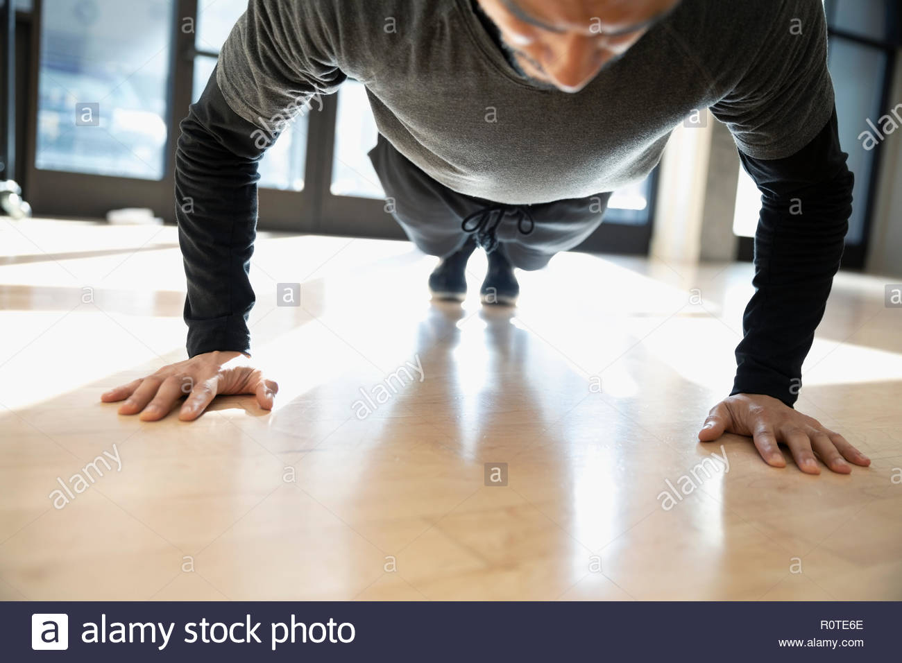 Man plank gym hi-res stock photography and images - Alamy