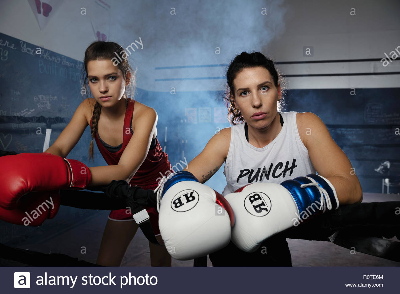 Boxer boxing ring hi-res stock photography and images - Alamy