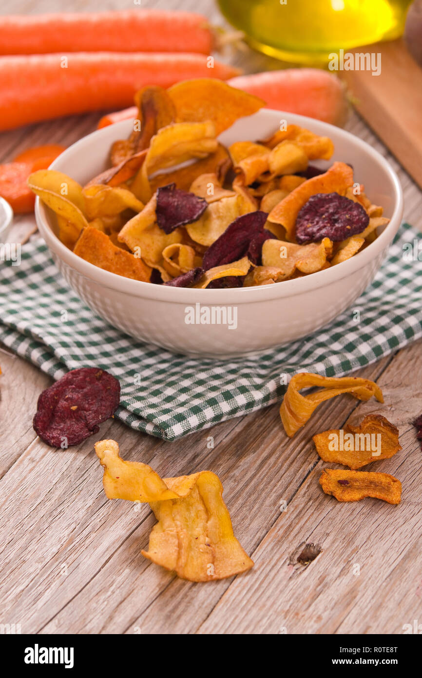Mixed vegetable crisps Stock Photo - Alamy