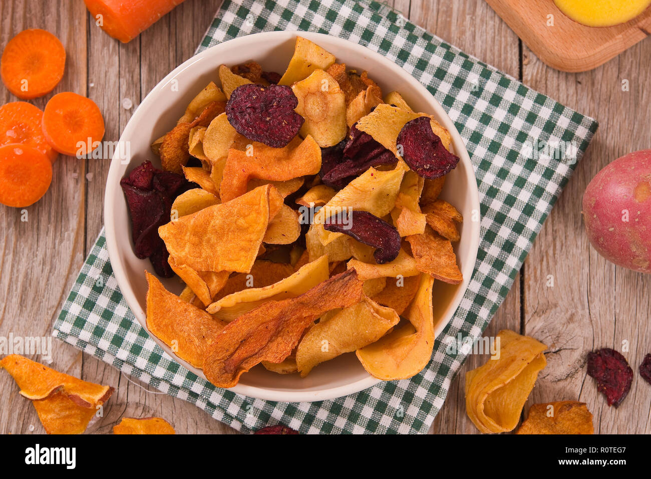 Mixed vegetable crisps Stock Photo - Alamy