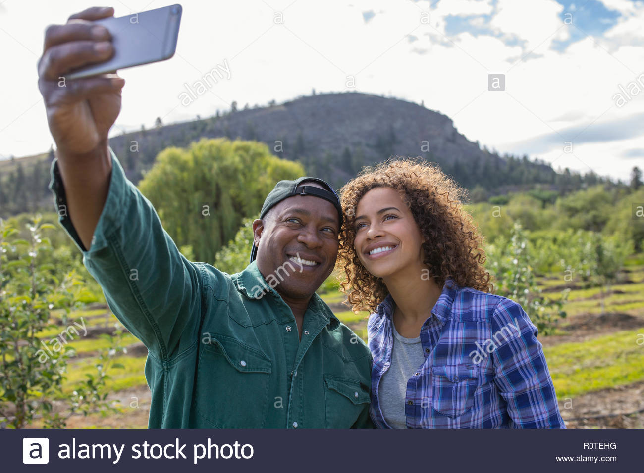 Father daughter looking camera hi-res stock photography and images - Alamy