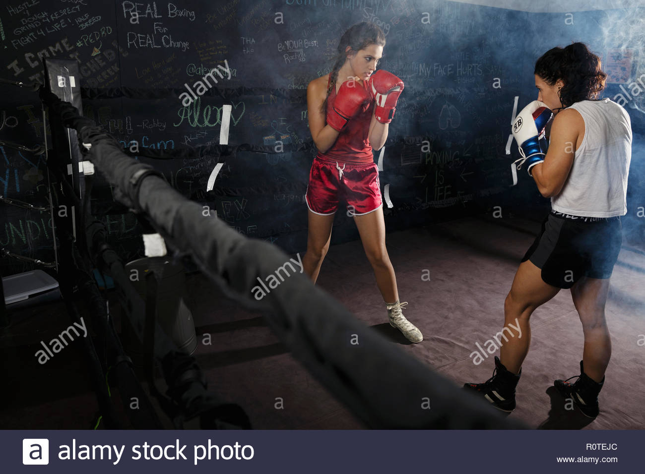 Female boxing sparring hi-res stock photography and images - Alamy