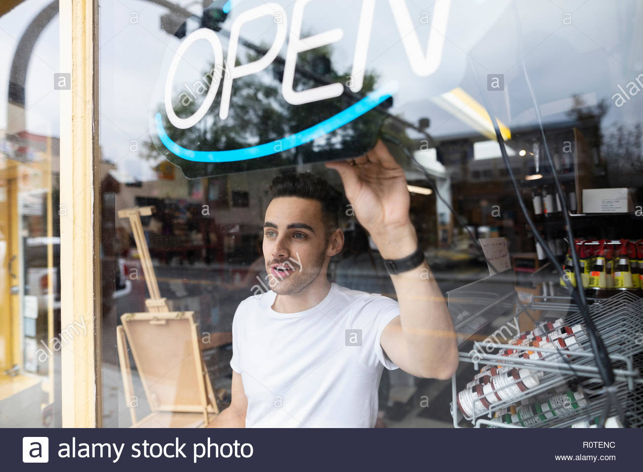 Neon open sign storefront hi-res stock photography and images - Alamy
