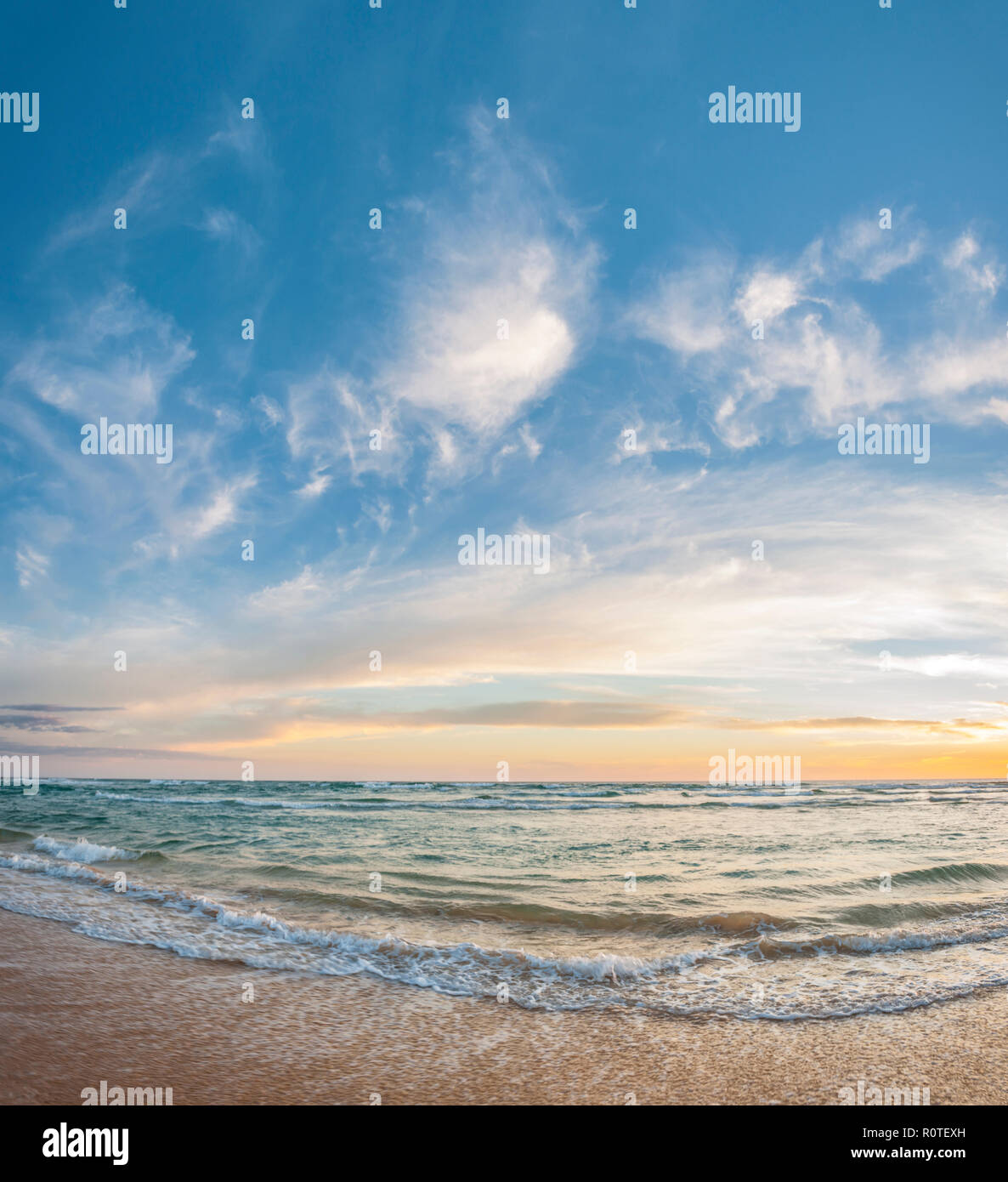 Ocean waves seaside hi-res stock photography and images - Alamy