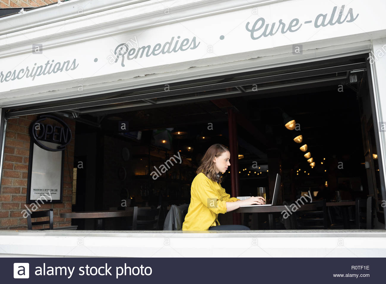 Bar window view hi-res stock photography and images - Alamy