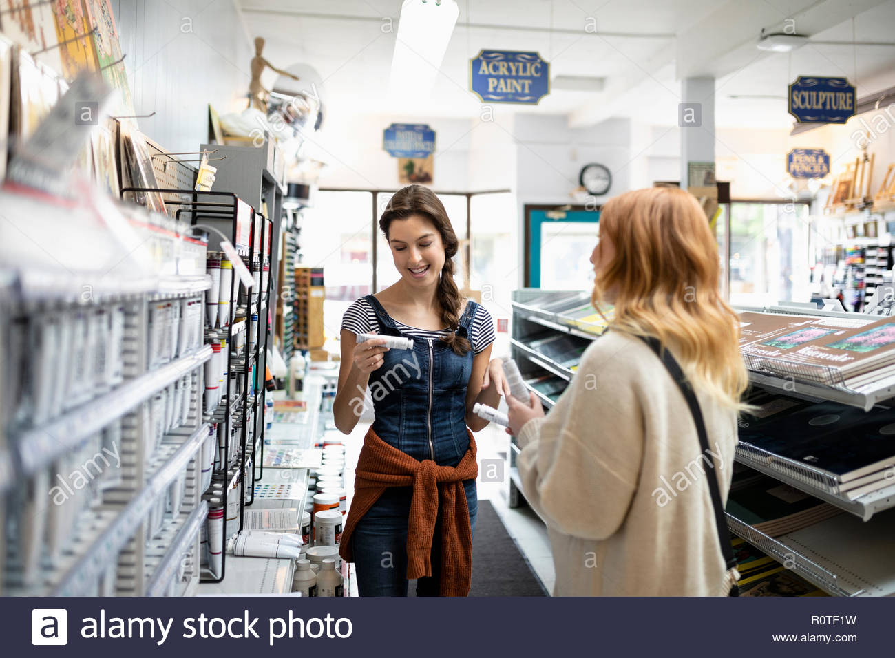 Paint shop store hi-res stock photography and images - Alamy
