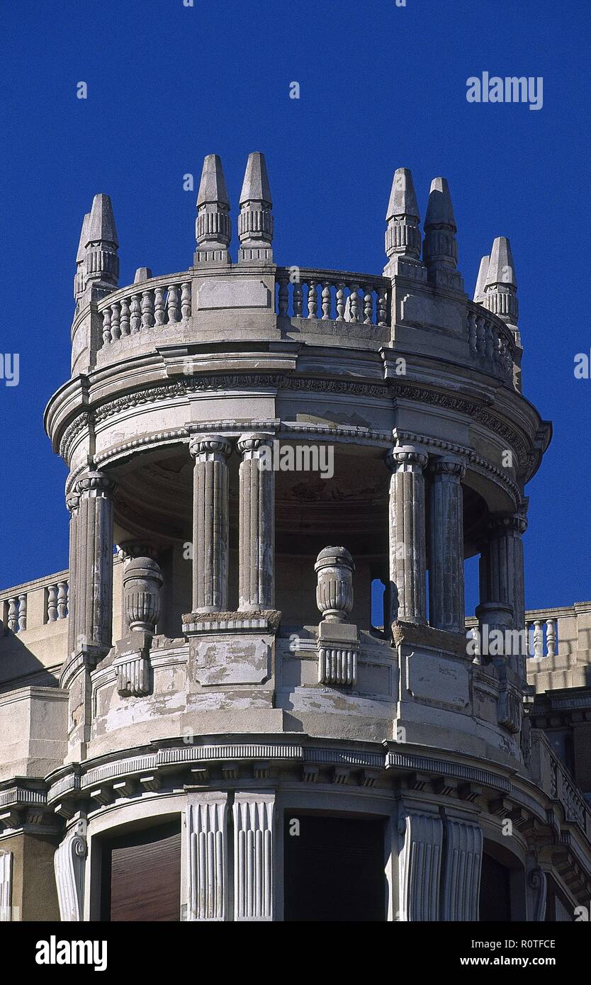 REMATE ARQUITECTONICO DE UN EDIFICIO DE VIVIENDAS EN LA CALLE GRAN VIA ...