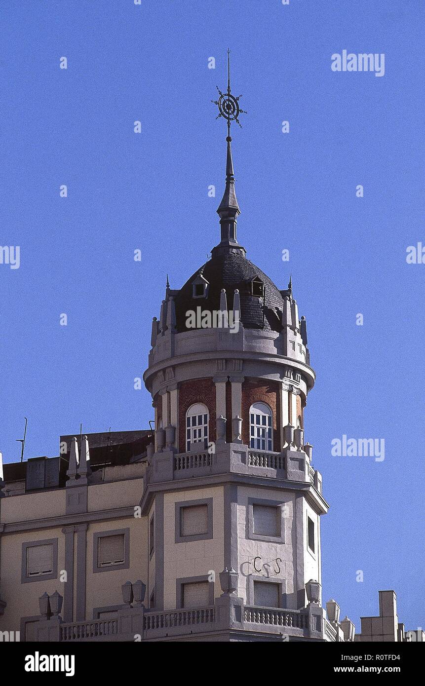 REMATE ARQUITECTONICO DEL EDIFICIO SITUADO EN LA CALLE GRAN VIA 80 ...