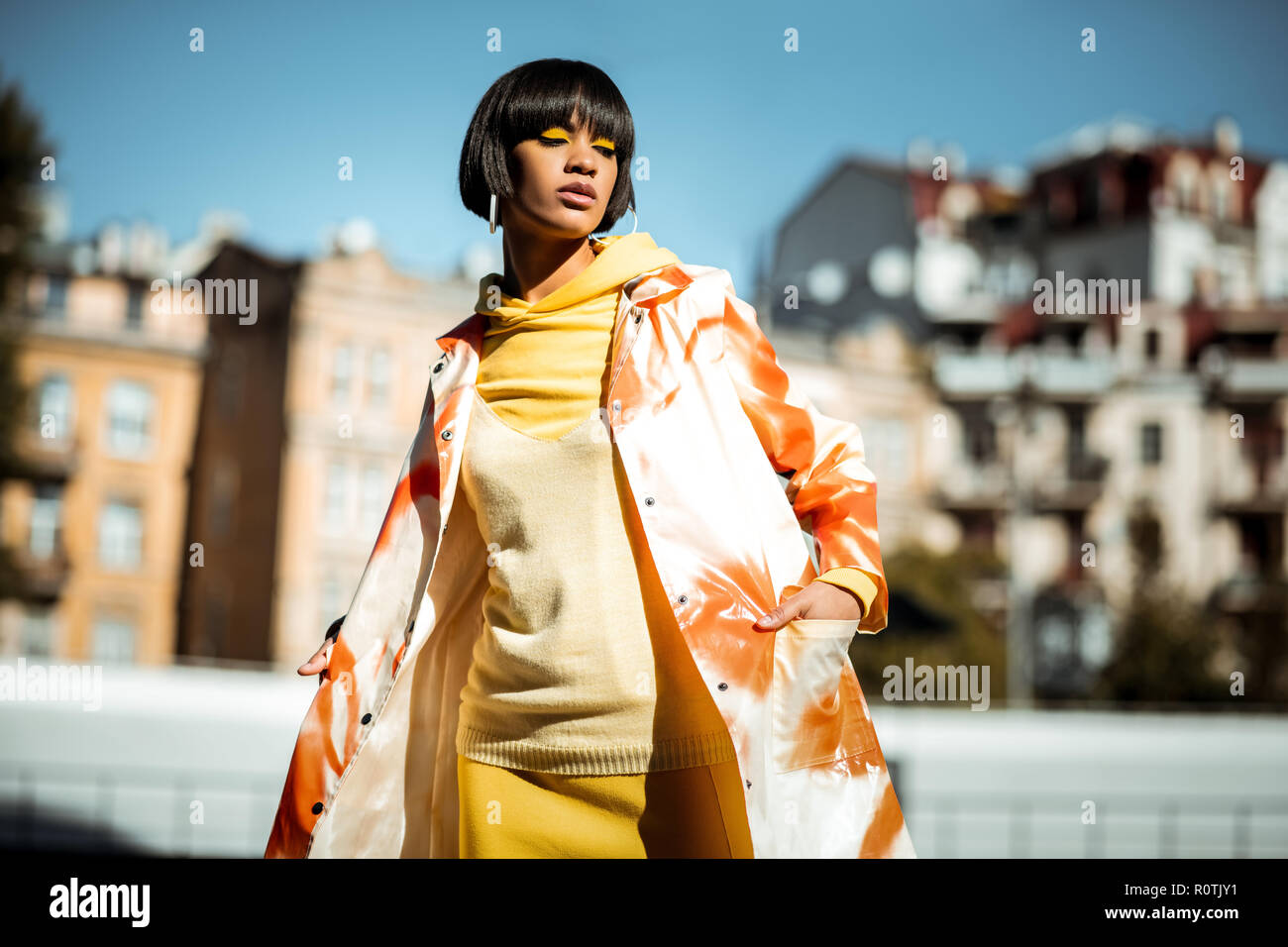 Short model with tall model hi-res stock photography and images - Alamy