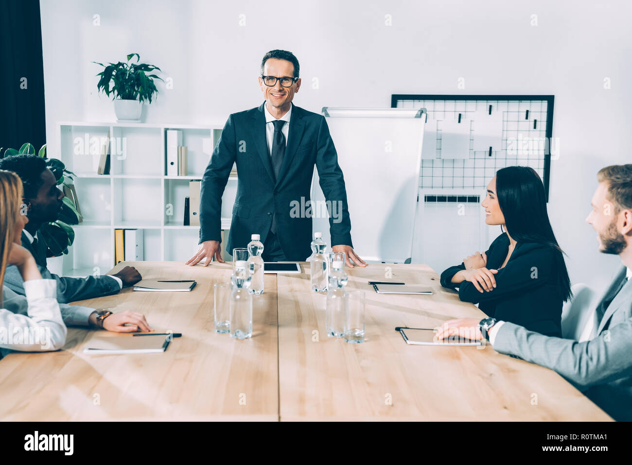Modern conference hall hi-res stock photography and images - Alamy