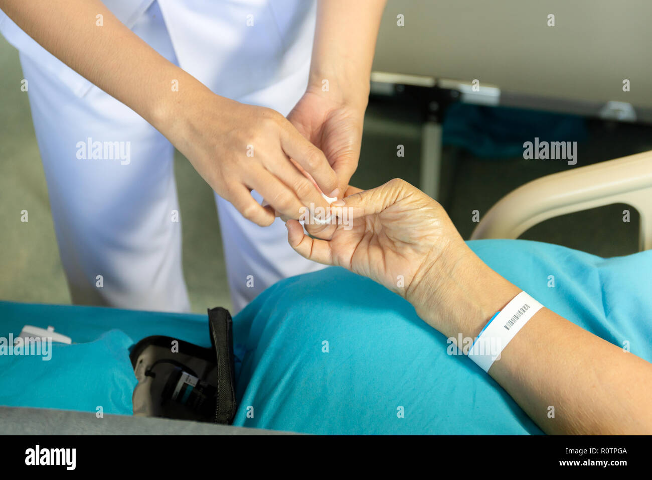 Blood bleeding hand hi-res stock photography and images - Alamy
