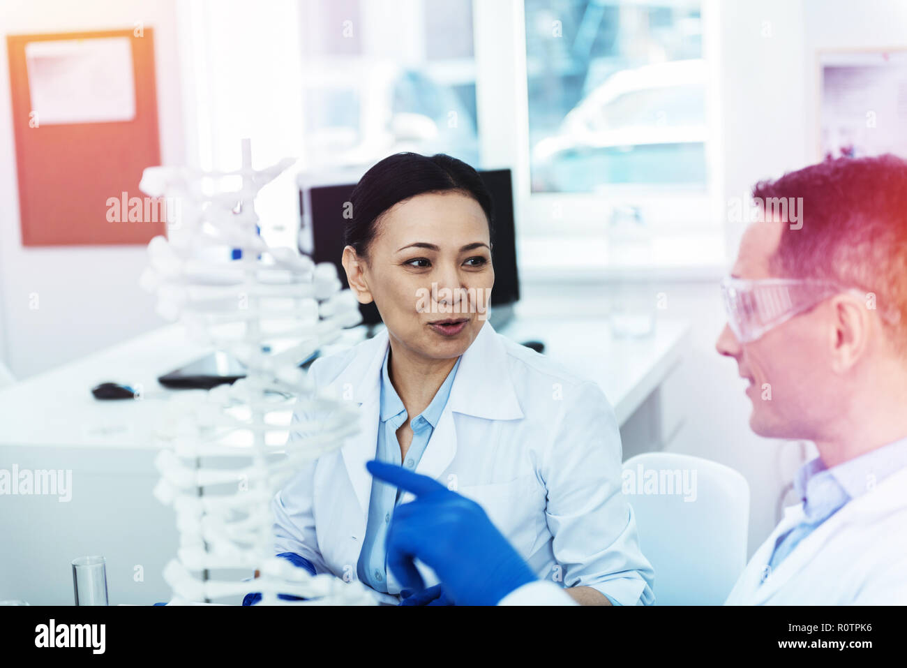 Smart scientists hi-res stock photography and images - Alamy