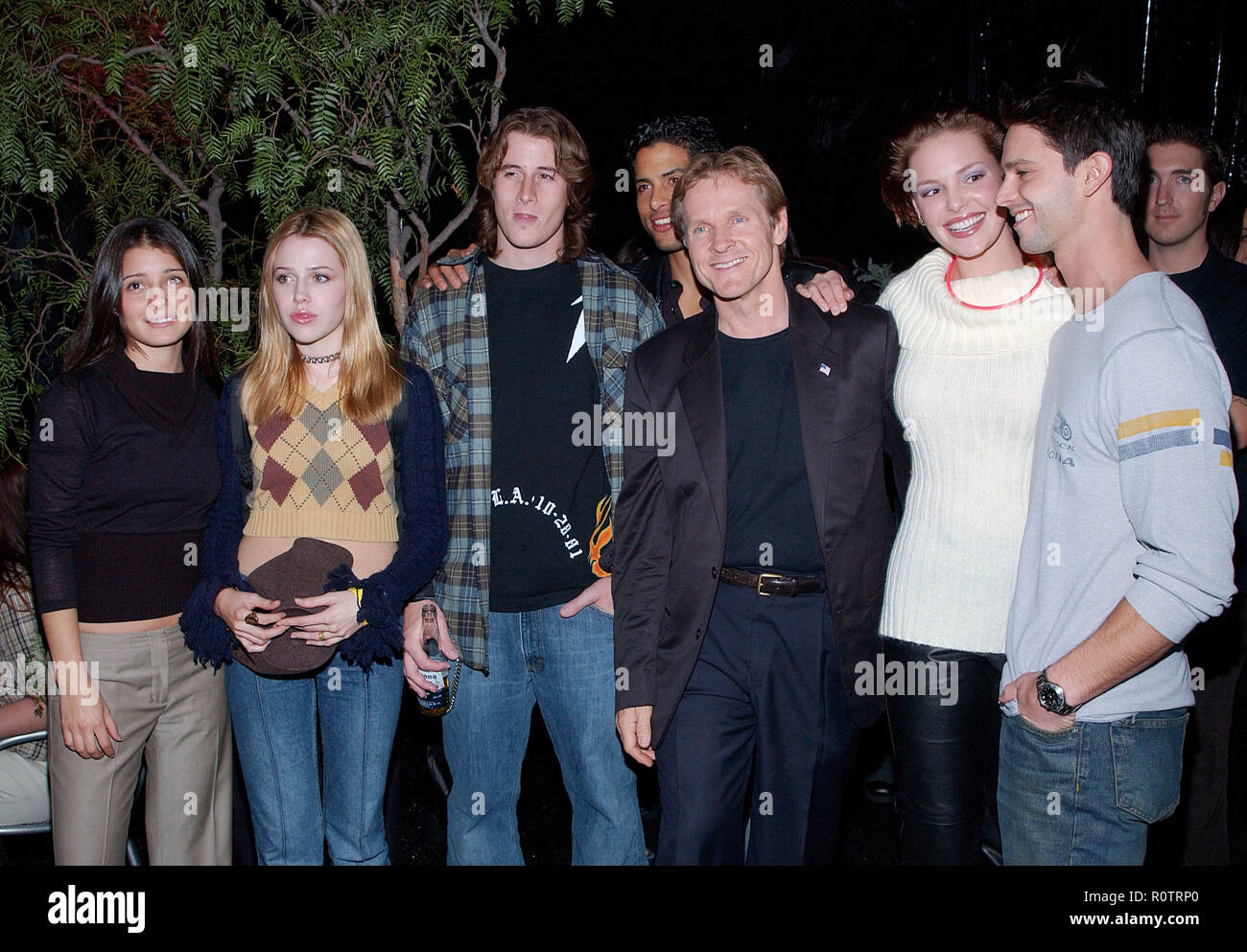 The cast of Roswell, Shiri Appleby, Majandra Delfino, Brendan Fehr,Adam ...