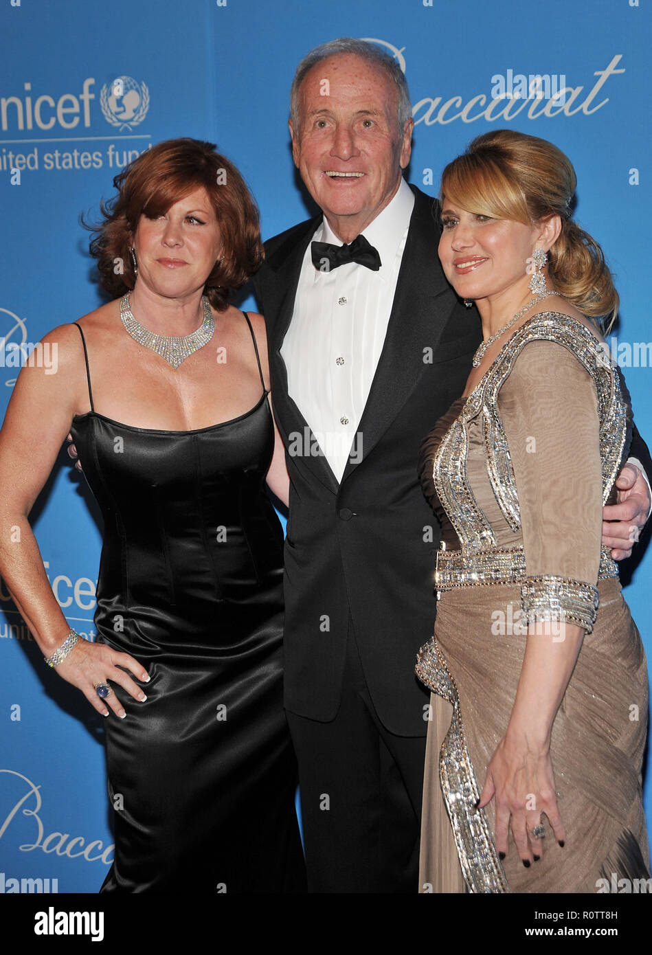Susie Ekins Jerry Weintraub, Ghada Irani 61 - 2009 UNICEF Ball at the ...