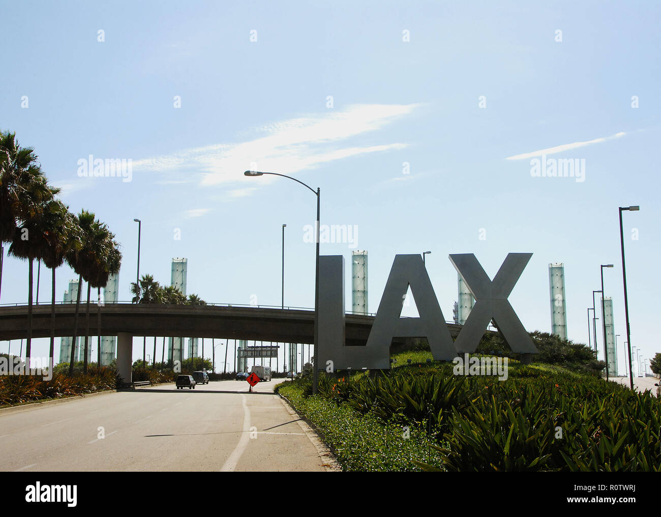 Road arriving at LAX ( Los Angeles Airport ). August 10, 2006 - 13 LAX ...