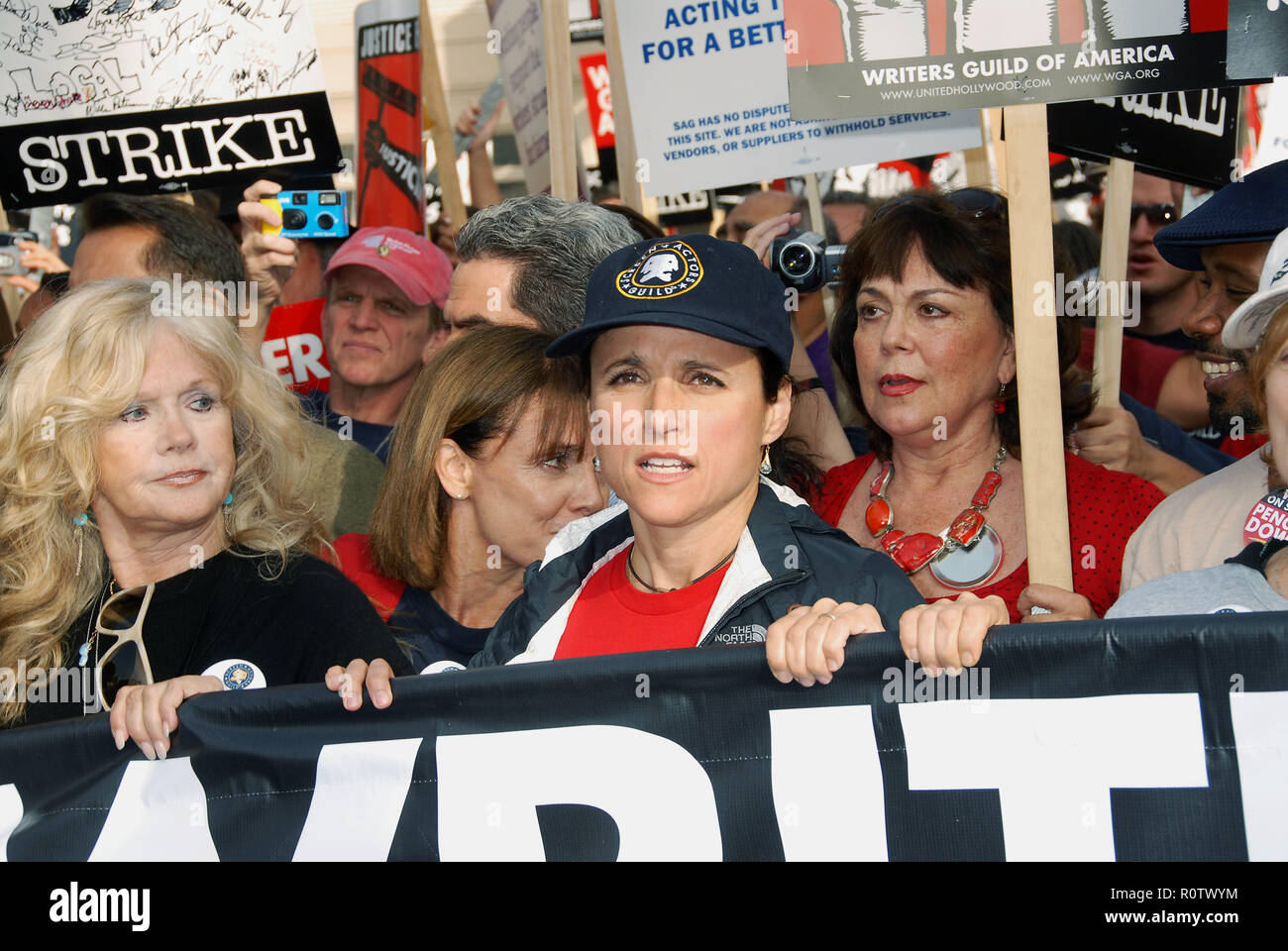 17 stevensconnie louis dreyfusjulia 17 event in hollywood life ...