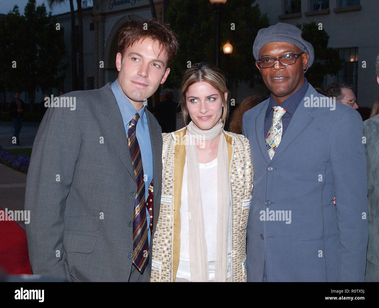 Ben Affleck, Amanda Peet and Samuel Jackson posing at the premiere of ...