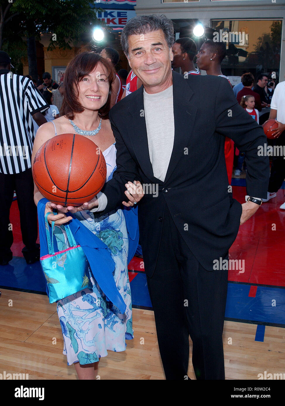 Robert Foster and Catherine Bello posing at the premiere of Like Mike ...