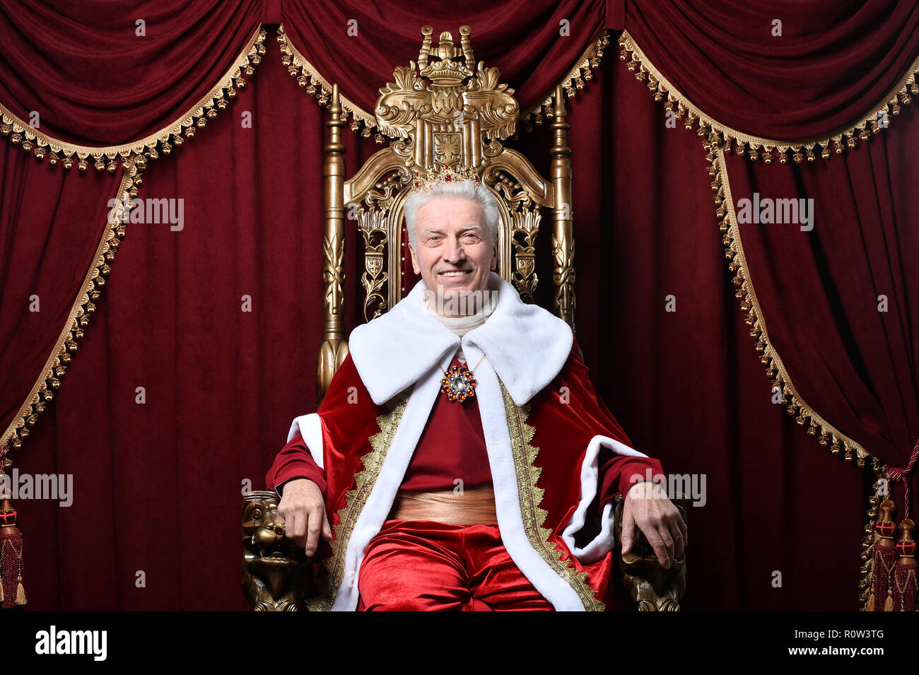 Man in red cloak hi-res stock photography and images - Alamy