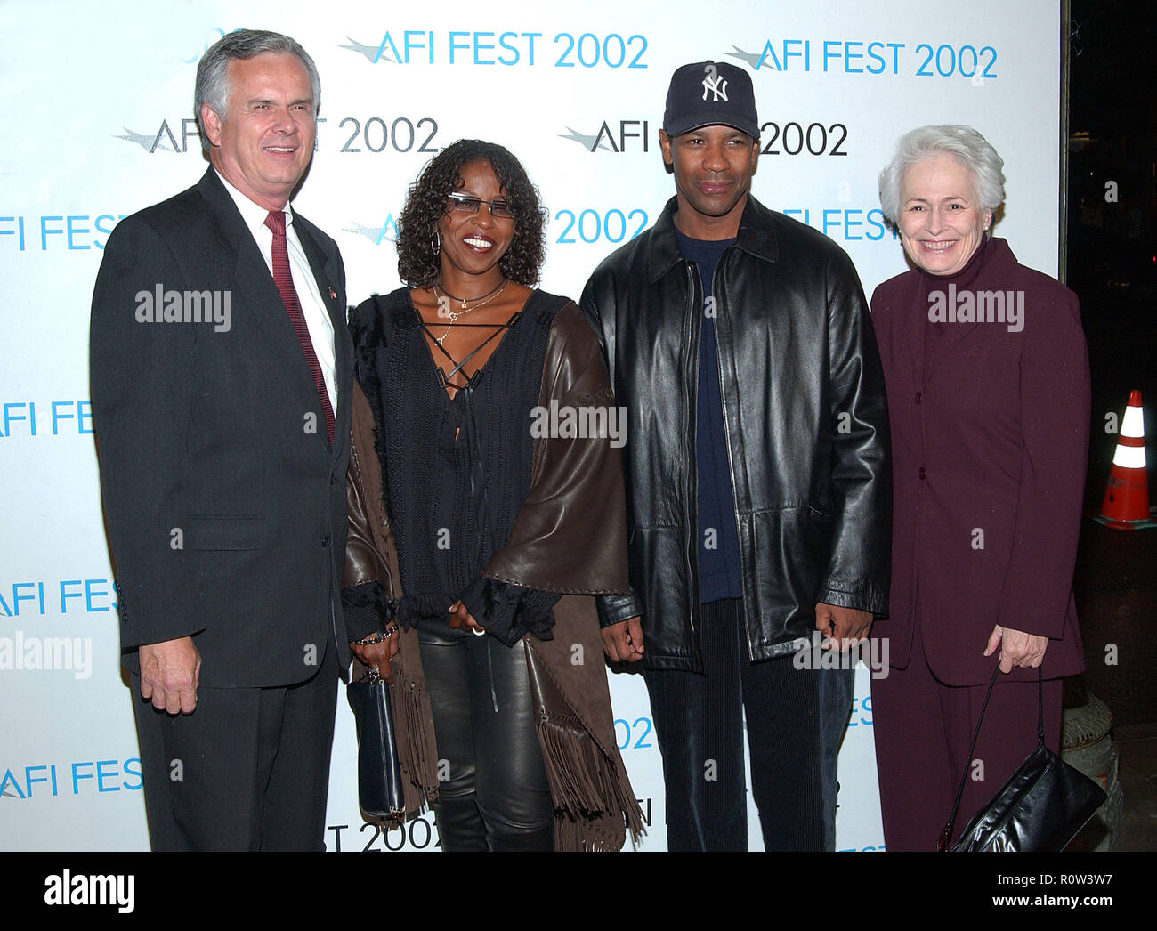 The Los Angeles mayor James Hahn posing with Denzel Washington and wife ...