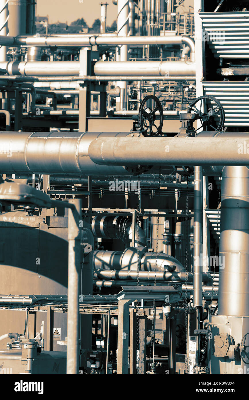 Natural Gas Refinery Stock Photos & Natural Gas Refinery Stock Images ...