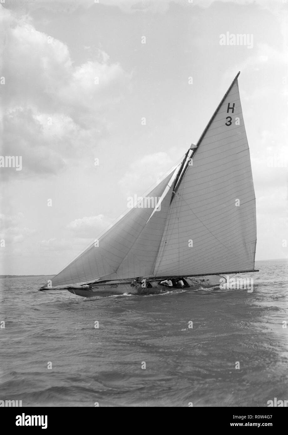 The 8 Metre class cutter 'Windflower' (H3), 1911. Creator: Kirk & Sons ...