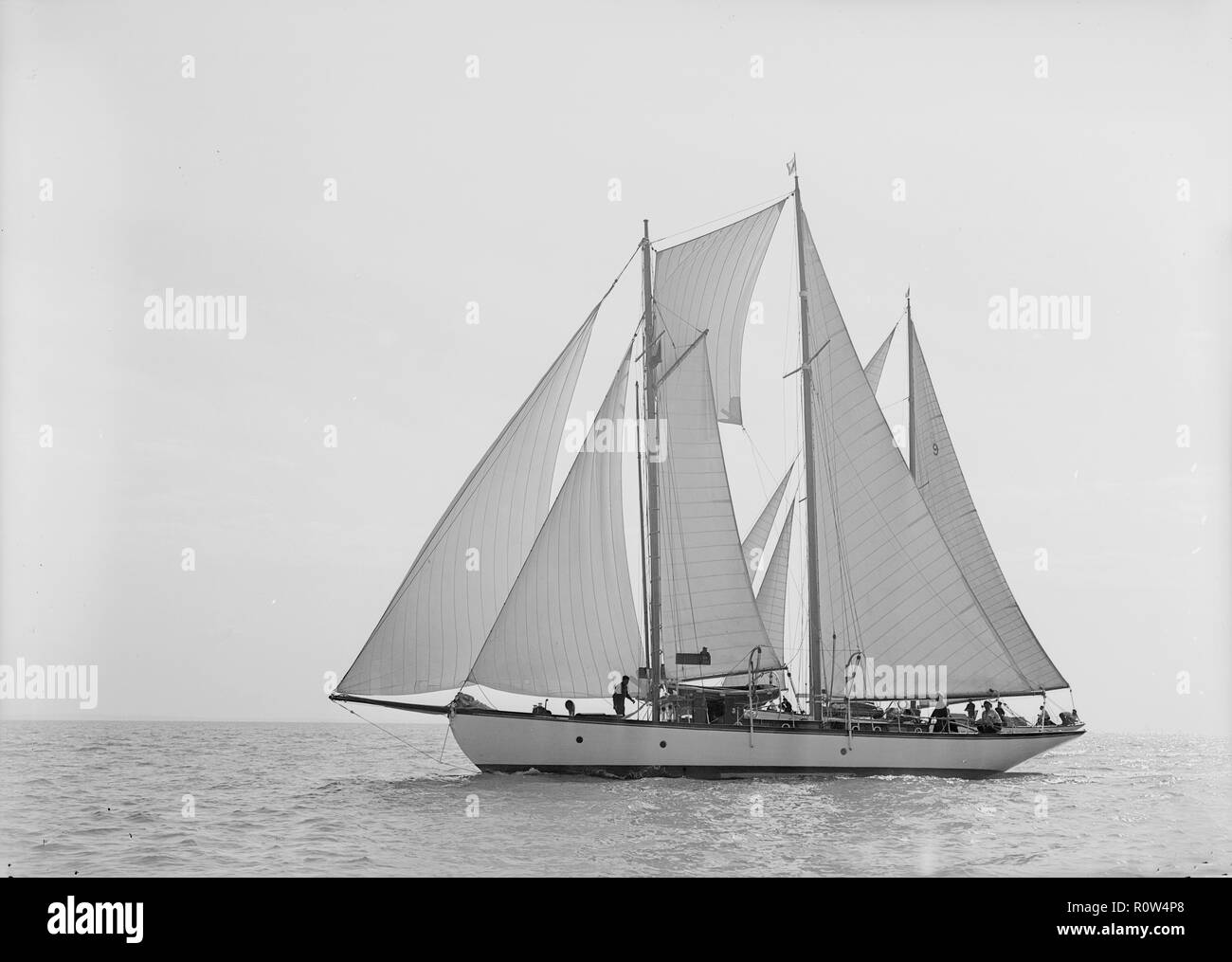Schooner under sail hi-res stock photography and images - Alamy