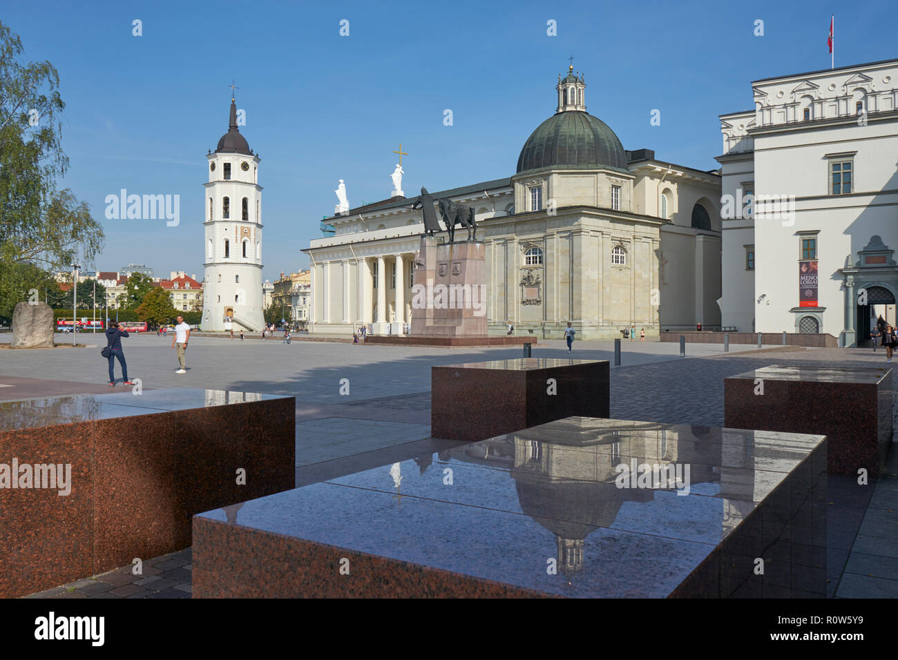 Cathedral square vilnius hi-res stock photography and images - Alamy