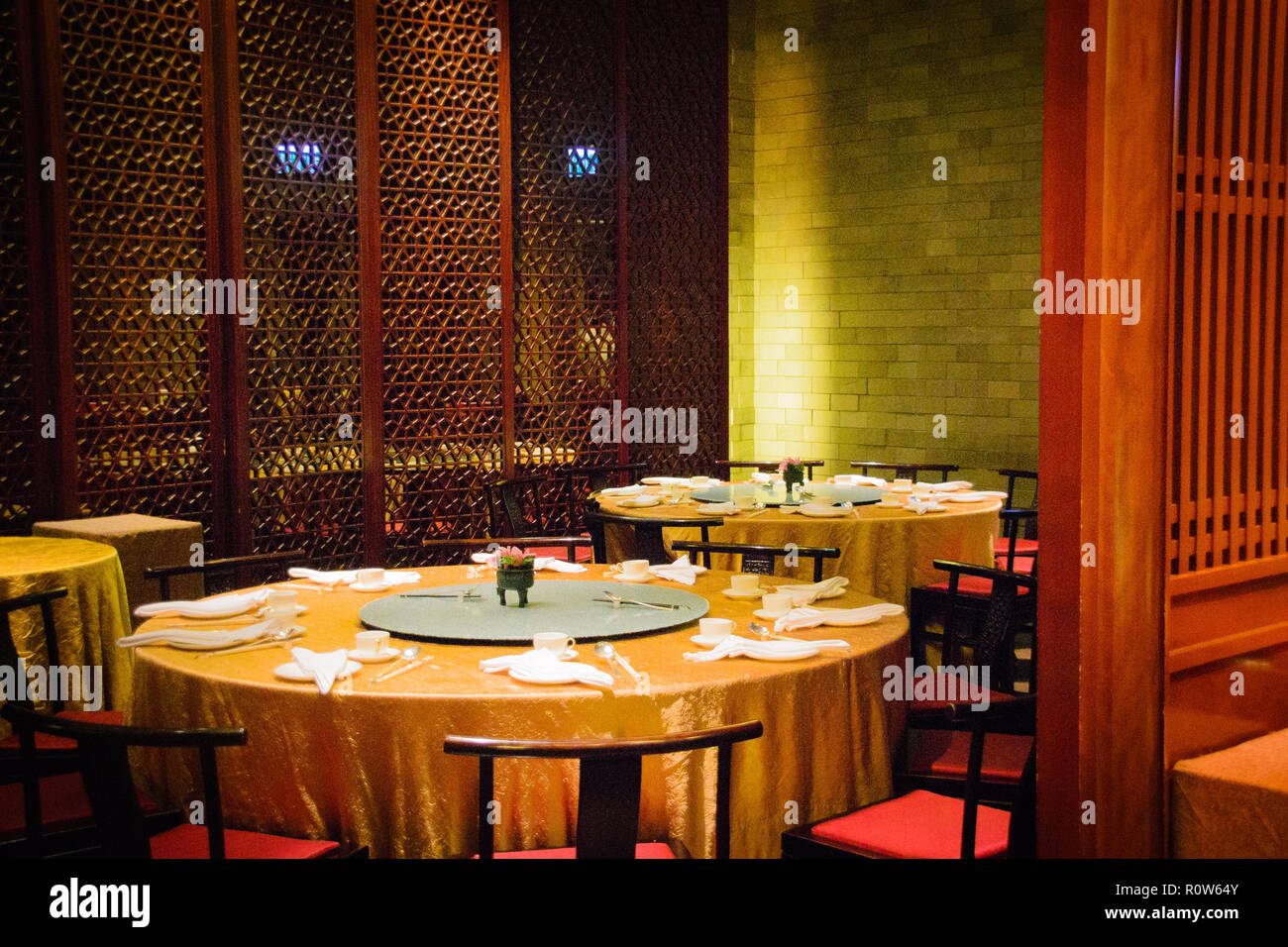 beautiful table setting in chinese restaurant Stock Photo - Alamy