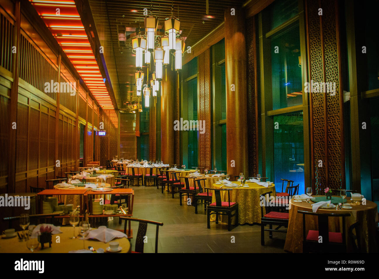 beautiful table setting in chinese restaurant Stock Photo - Alamy