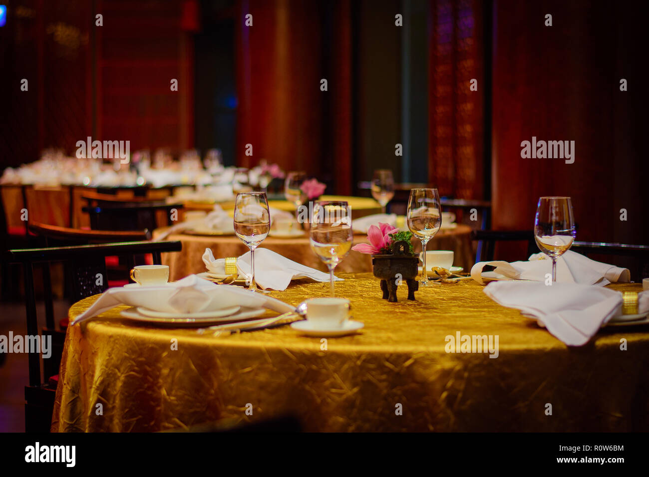 beautiful table setting in chinese restaurant Stock Photo - Alamy