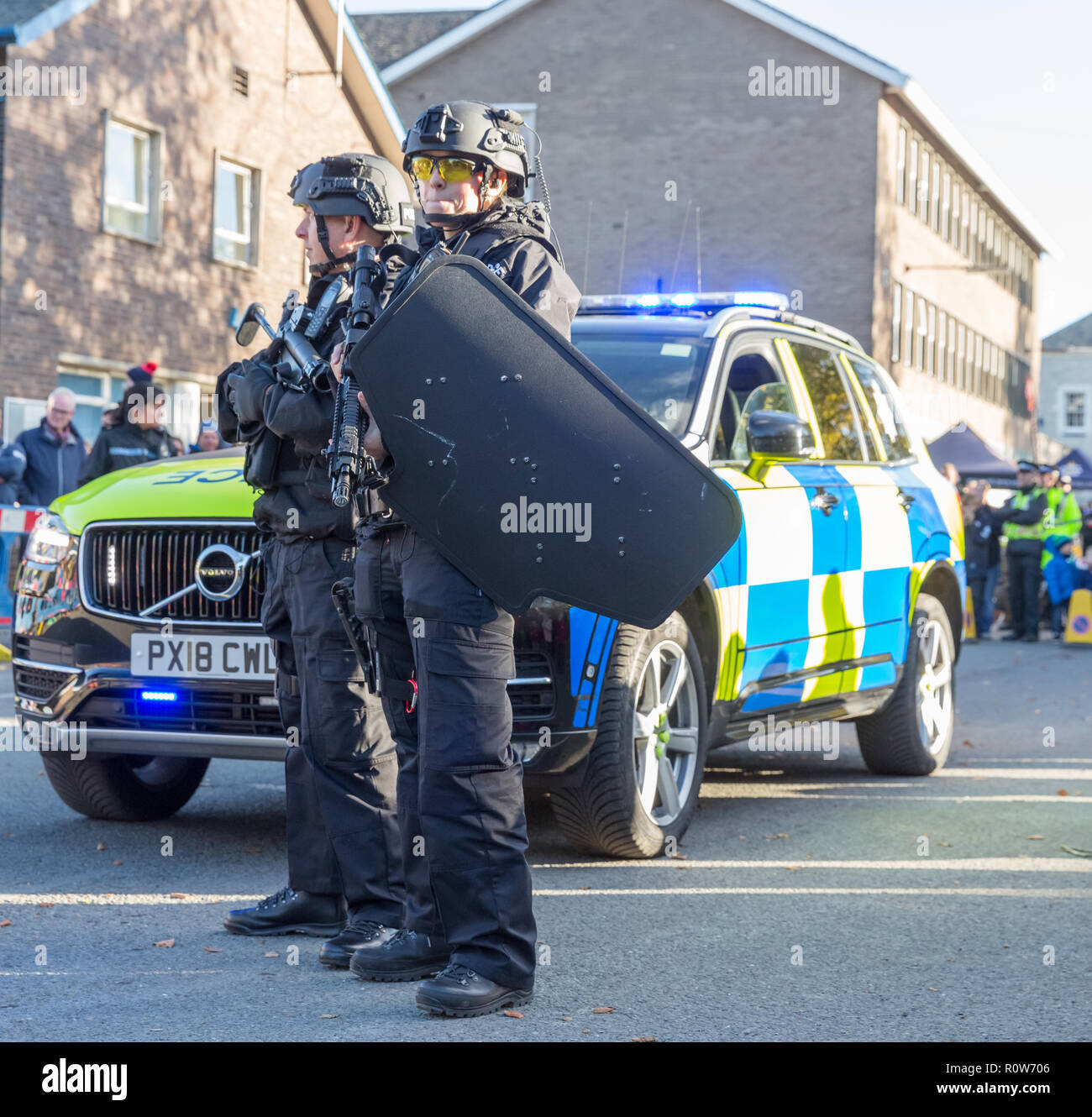 Police chase block hi-res stock photography and images - Alamy