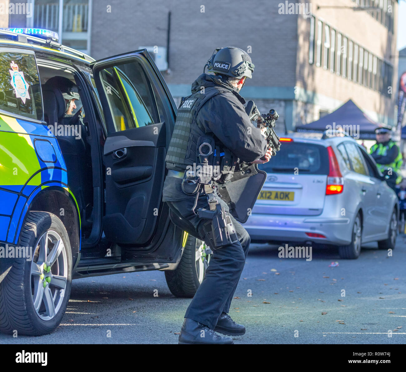 Authorised firearms officer hi-res stock photography and images - Alamy