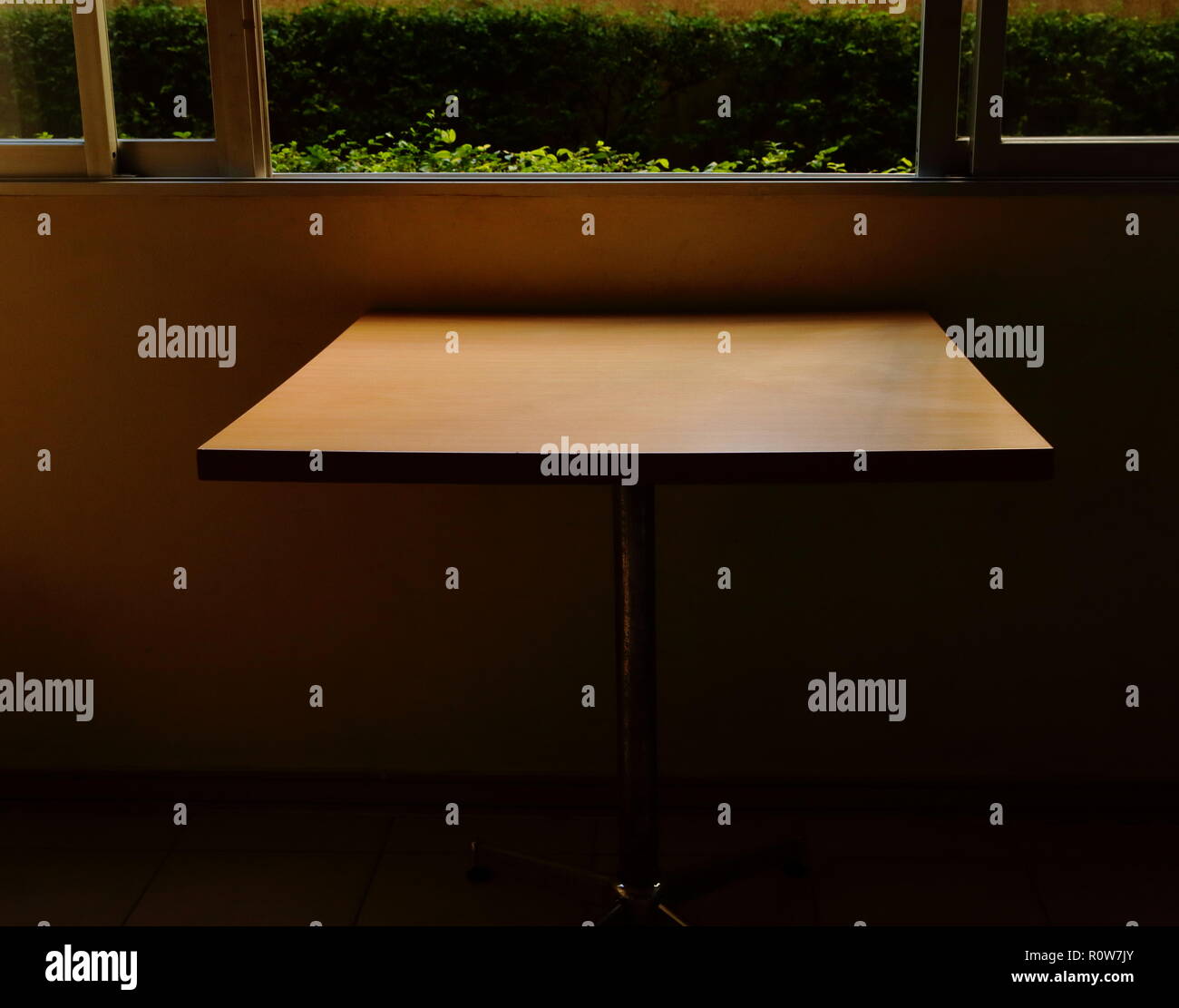 an empty table in the dark shadow, lonely concept Stock Photo - Alamy