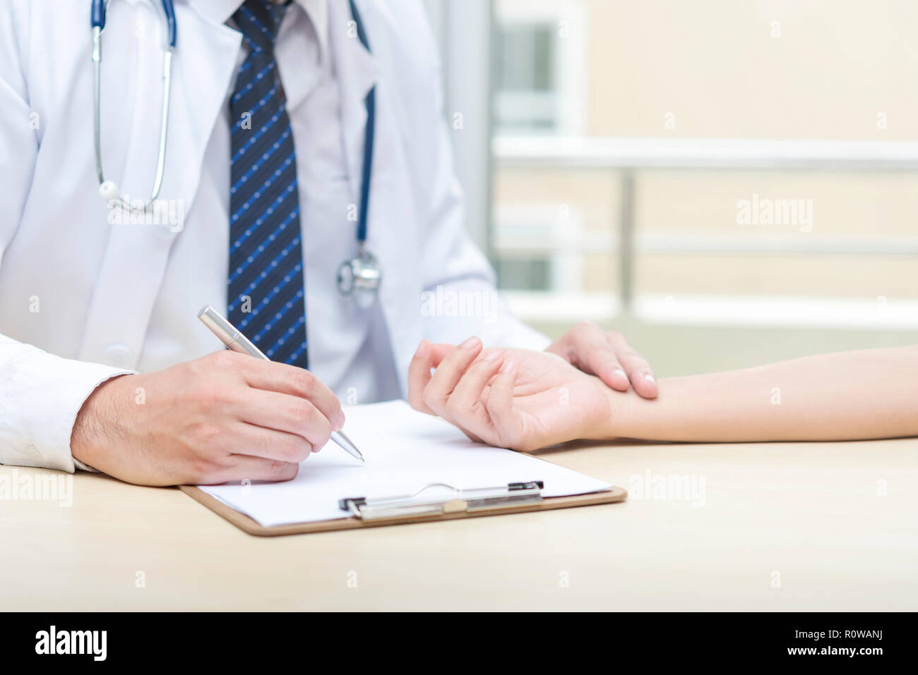 Doctor checking heart rate stethoscope hi-res stock photography and ...