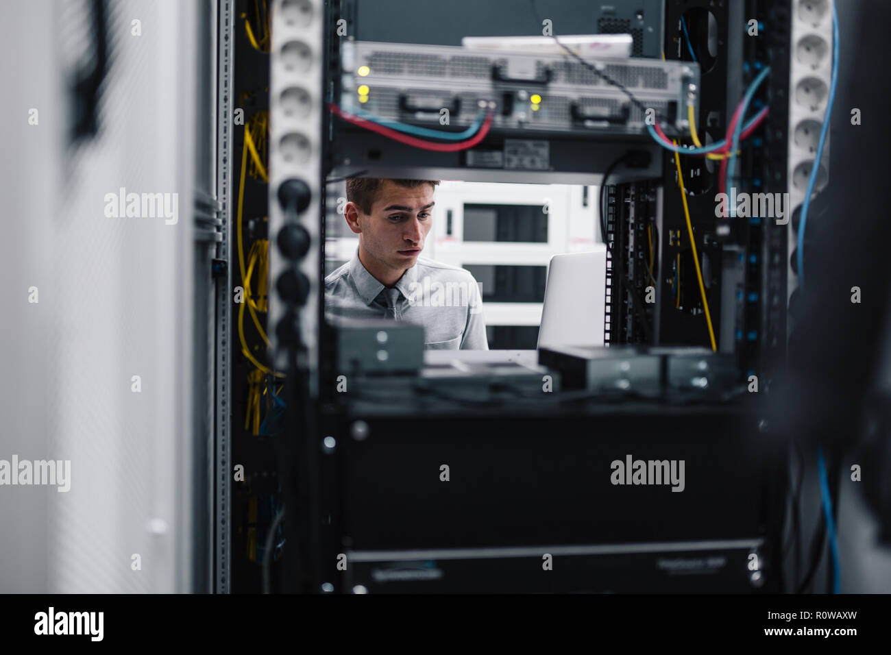 Young engeneer business man hi-res stock photography and images - Alamy