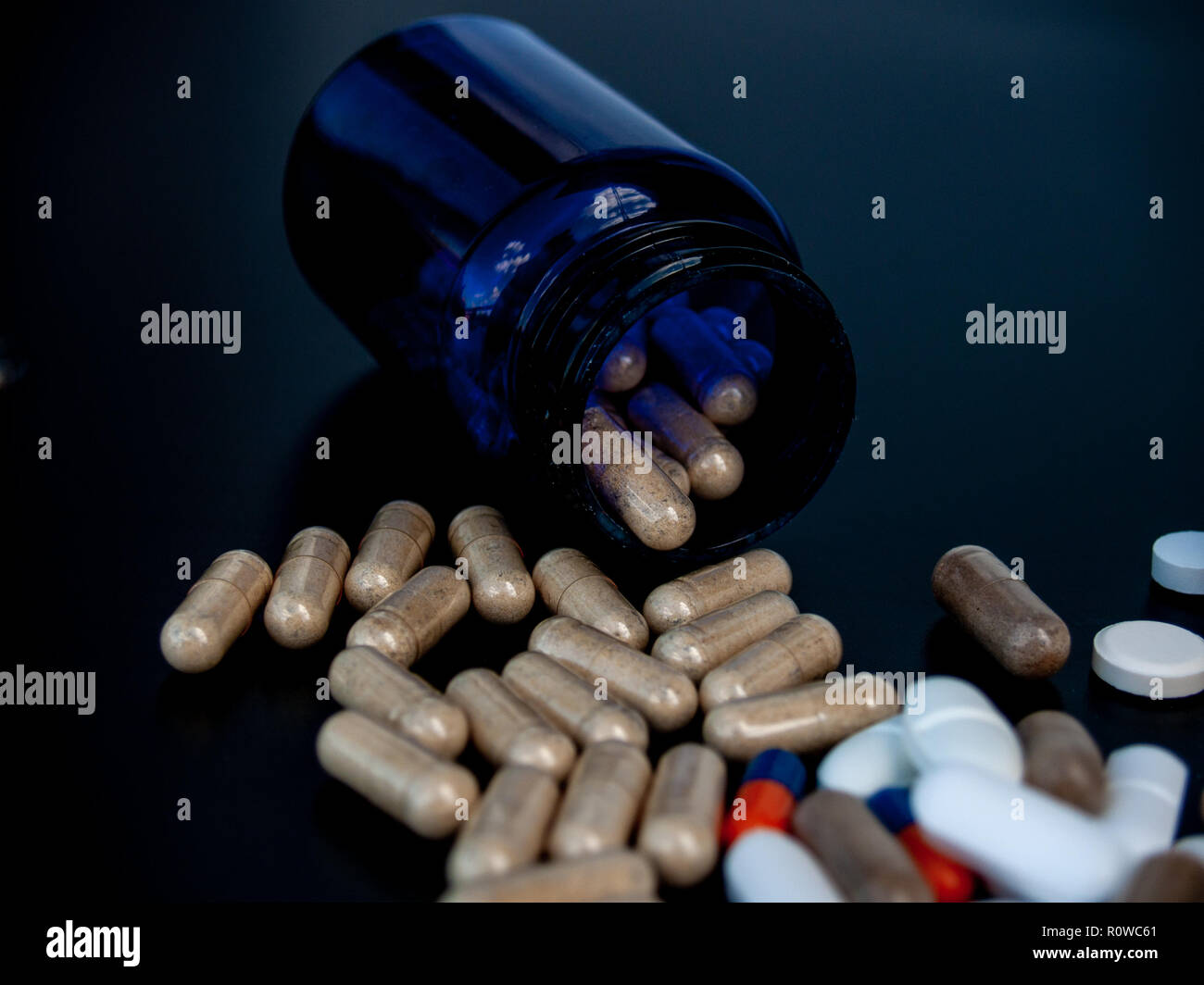 Different pill shapes and sizes hi-res stock photography and images - Alamy