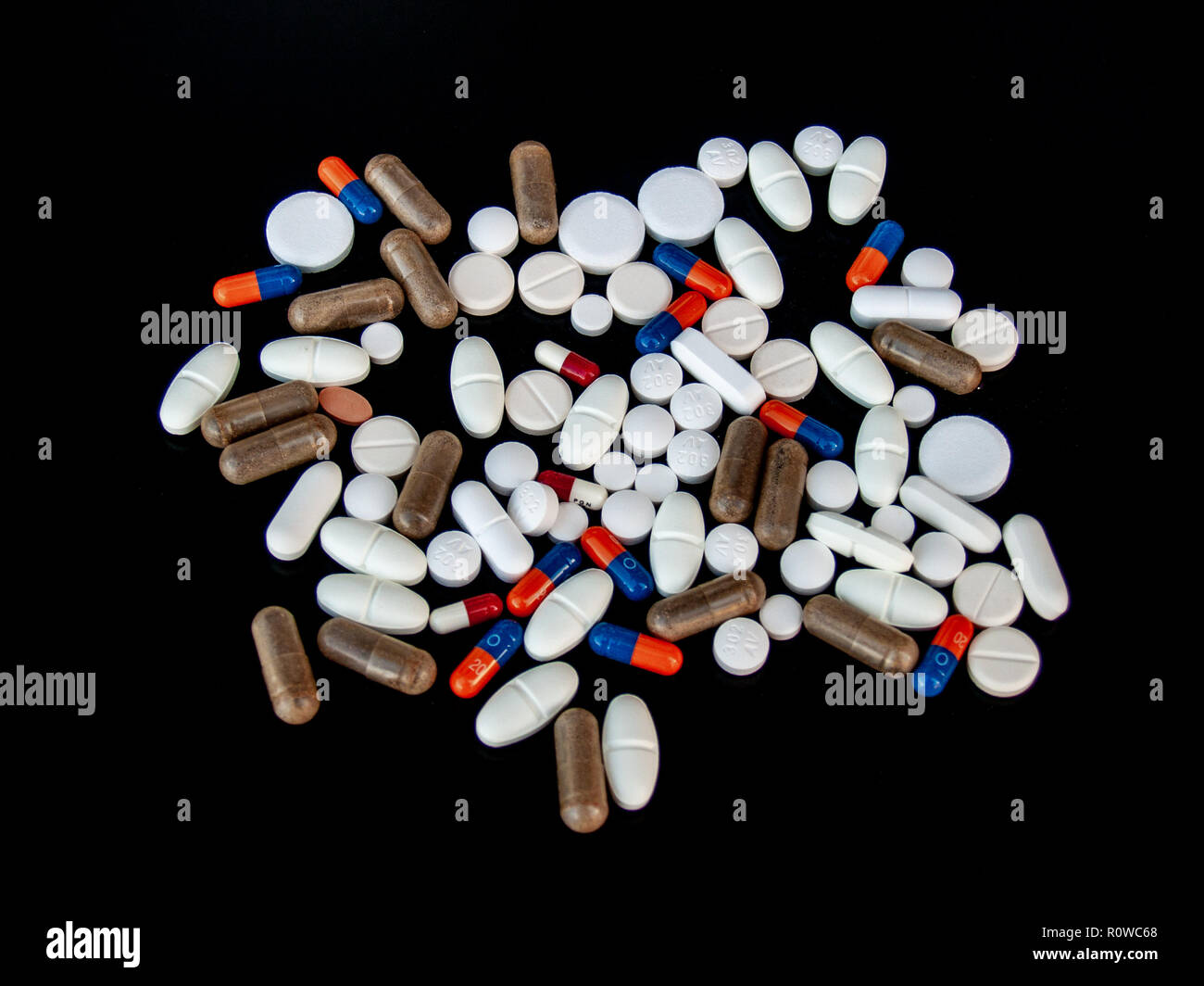 Different pill shapes and sizes hi-res stock photography and images - Alamy