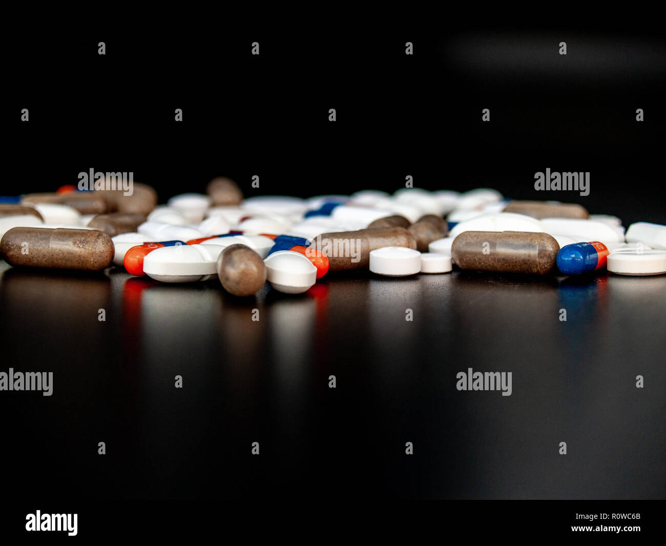Different pill shapes and sizes hi-res stock photography and images - Alamy
