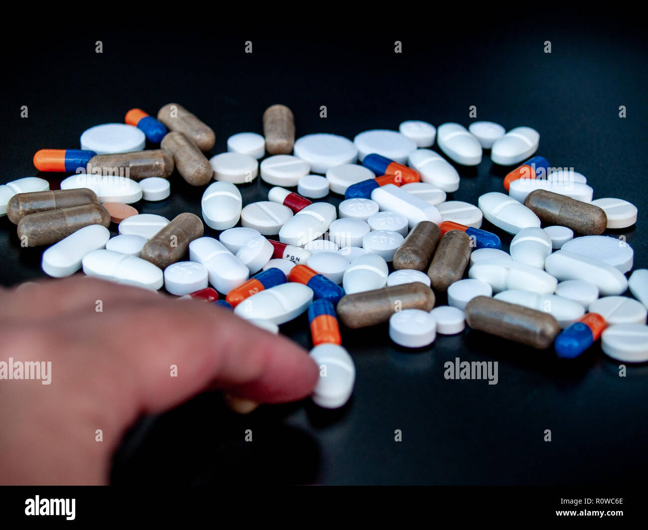 Different pill shapes and sizes hi-res stock photography and images - Alamy