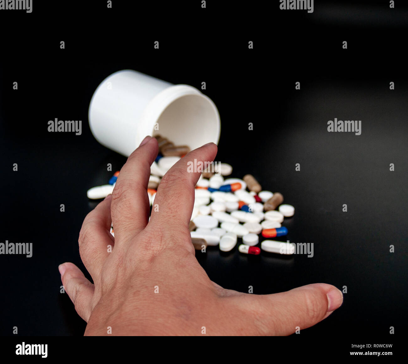 Different pill shapes and sizes hi-res stock photography and images - Alamy