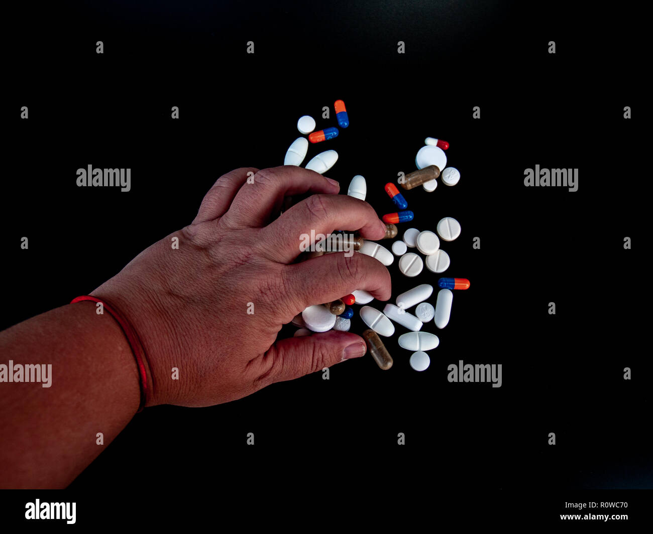 Different pill shapes and sizes hi-res stock photography and images - Alamy