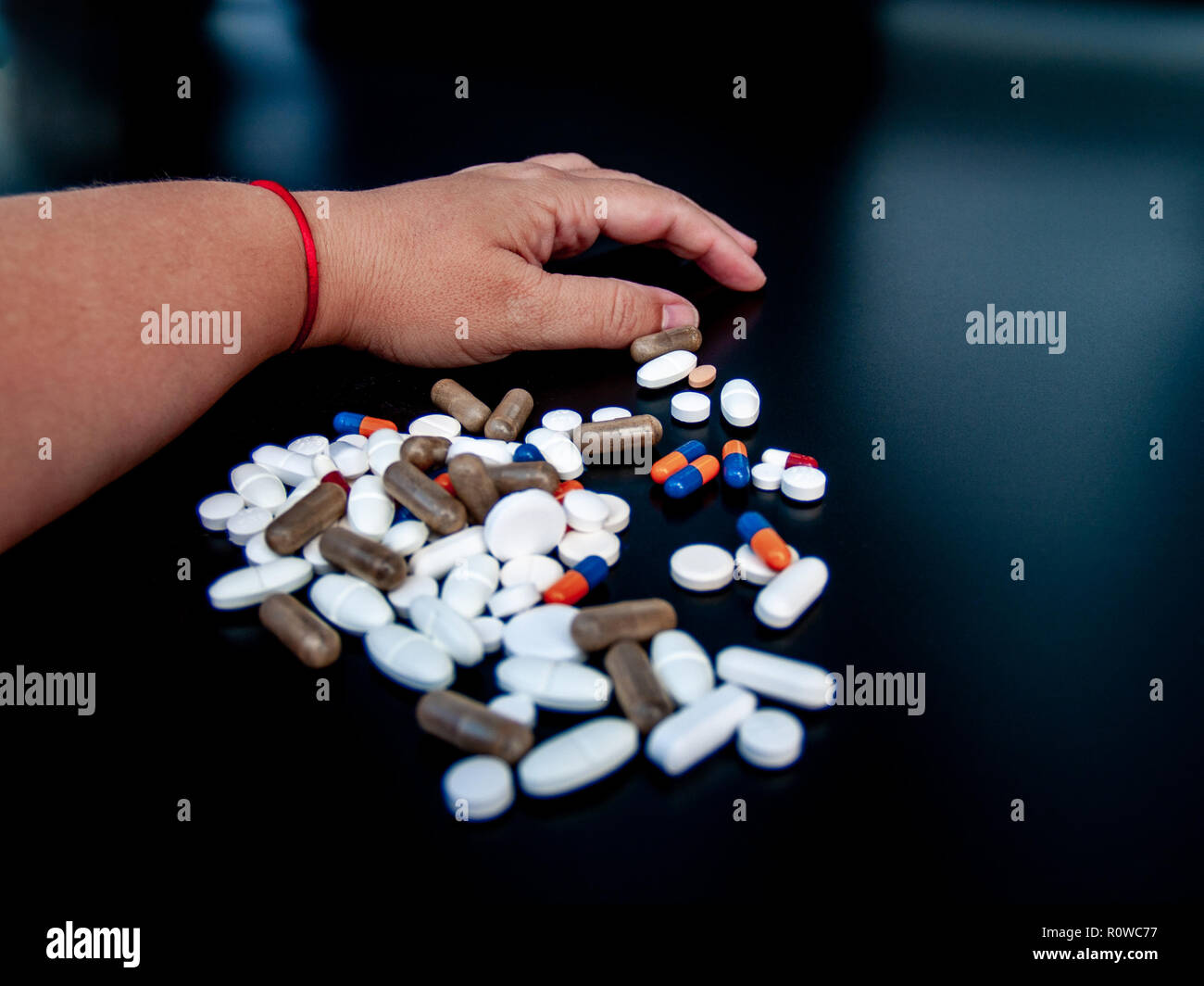 Different pill shapes and sizes hi-res stock photography and images - Alamy