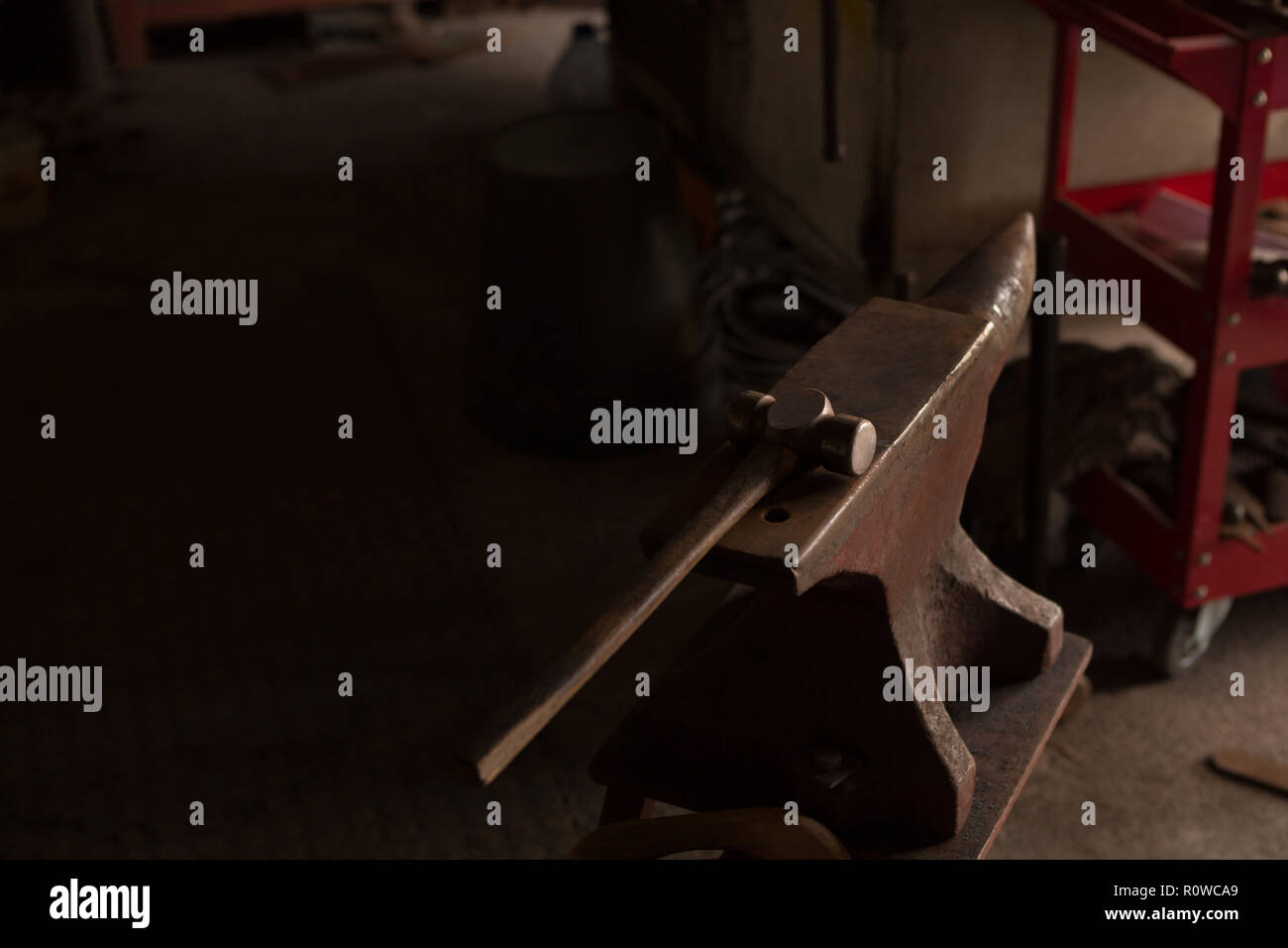 Anvil tool hi-res stock photography and images - Alamy