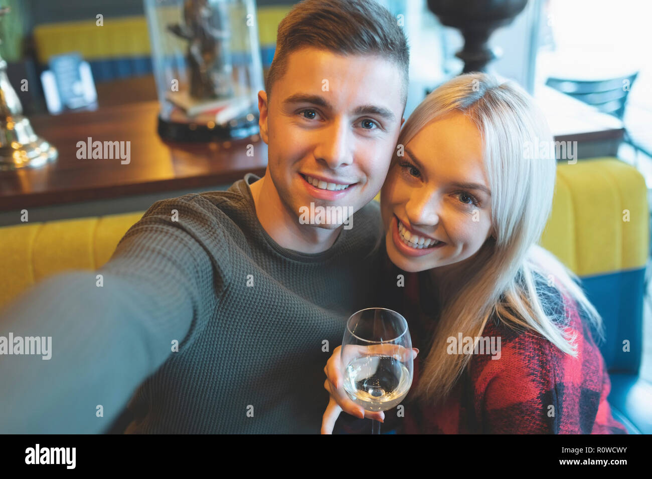 Looking for girls at bar hi-res stock photography and images - Alamy