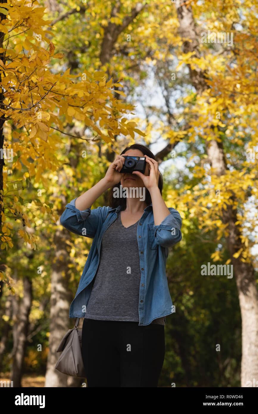 Woman clicking photos with camera Stock Photo - Alamy