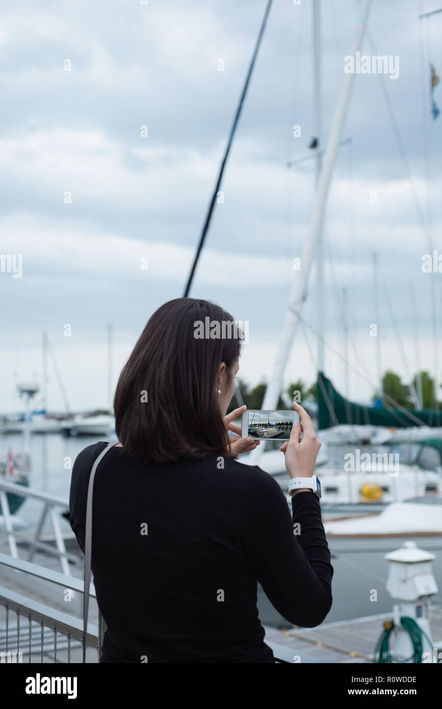 Woman clicking photos nature hi-res stock photography and images - Alamy