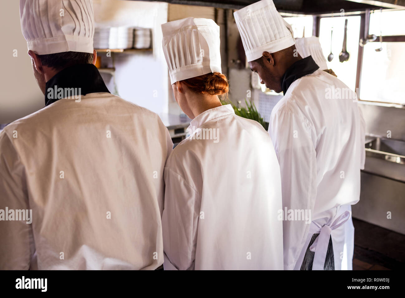 Chef working in kitchen at restaurant Stock Photo - Alamy