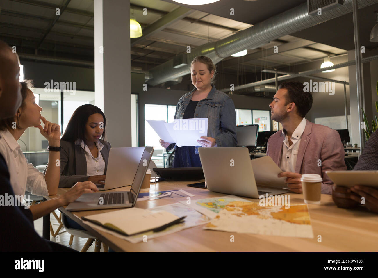 Working conference hi-res stock photography and images - Alamy